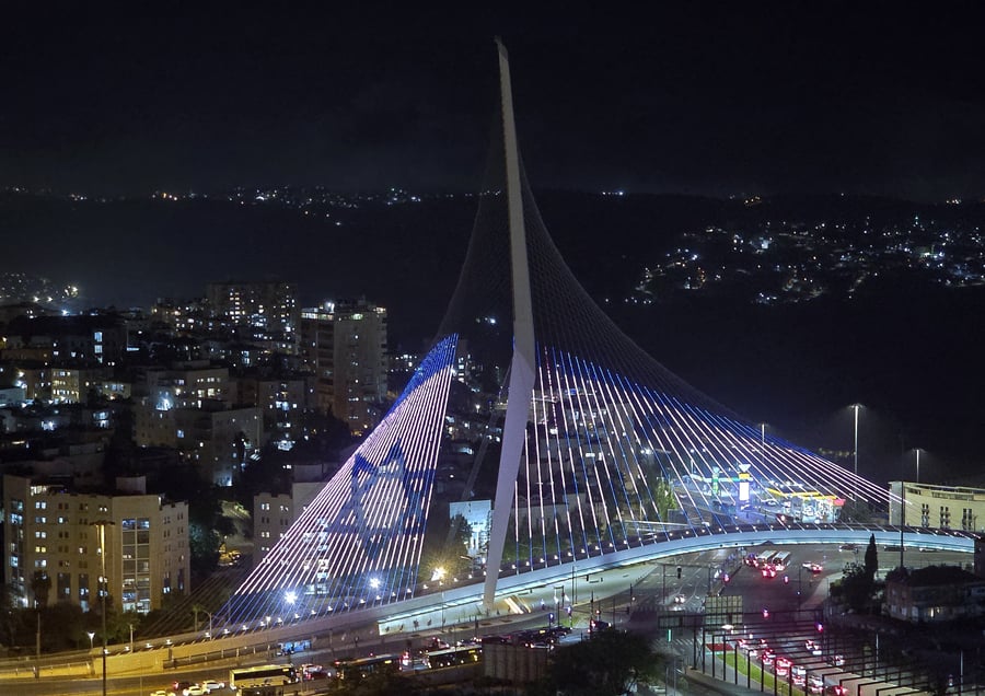 "יום העצמאות" על חומות העיר העתיקה וגשר המיתרים | צפו